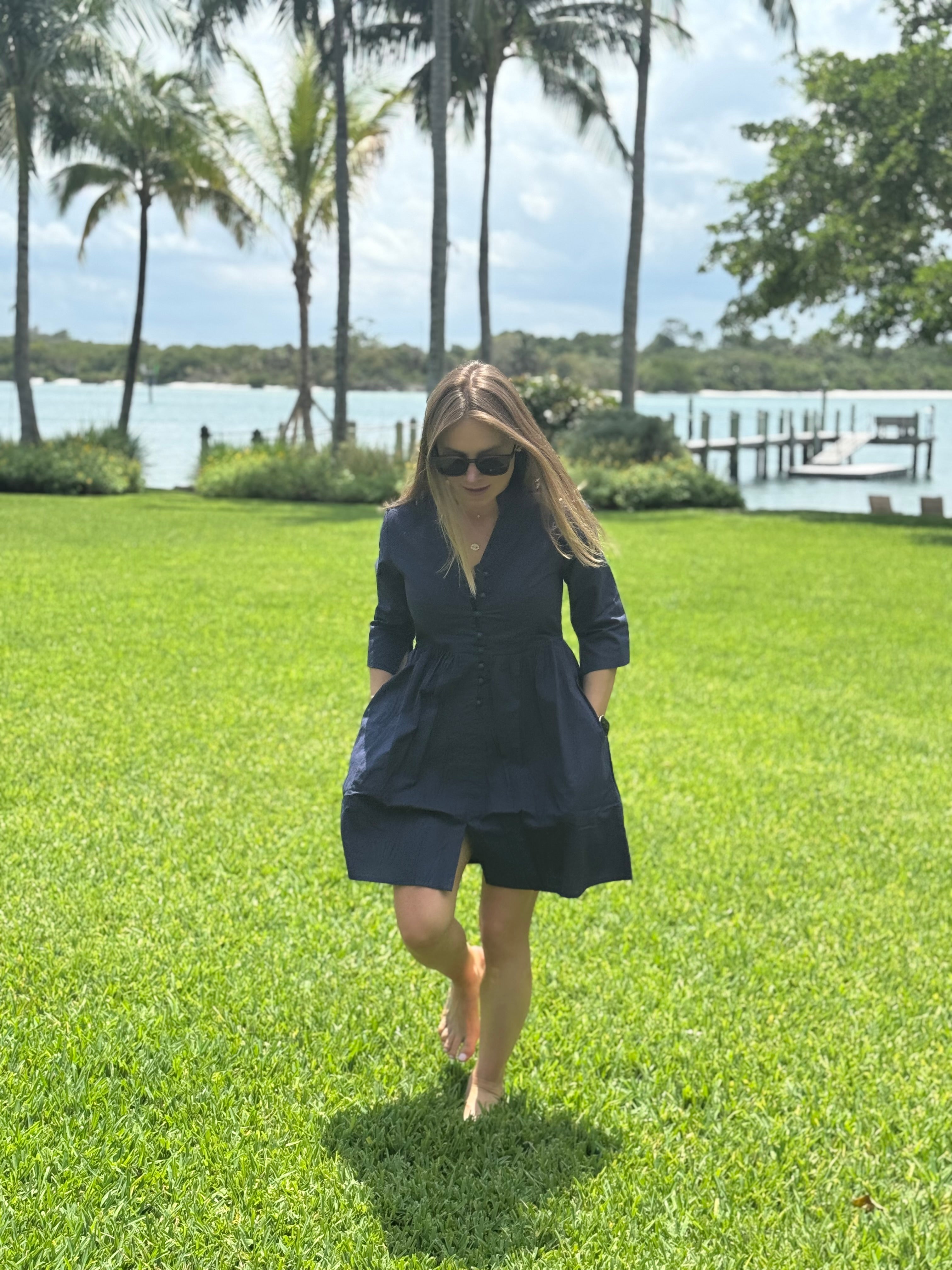 Cici Short V-Neck Dress in Navy – Carrow Walker